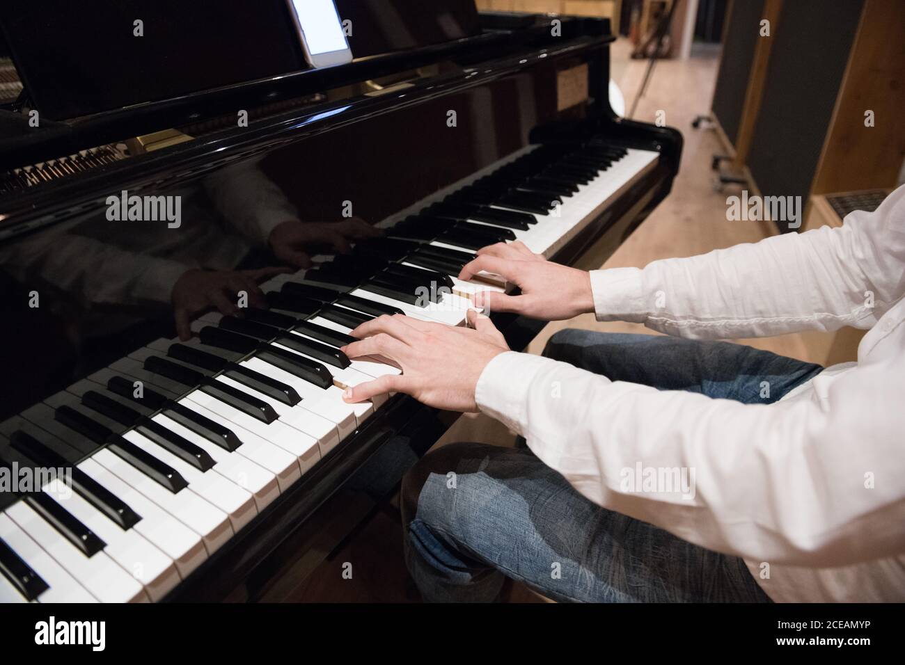 Man looking at sheet music hi-res stock photography and images - Alamy