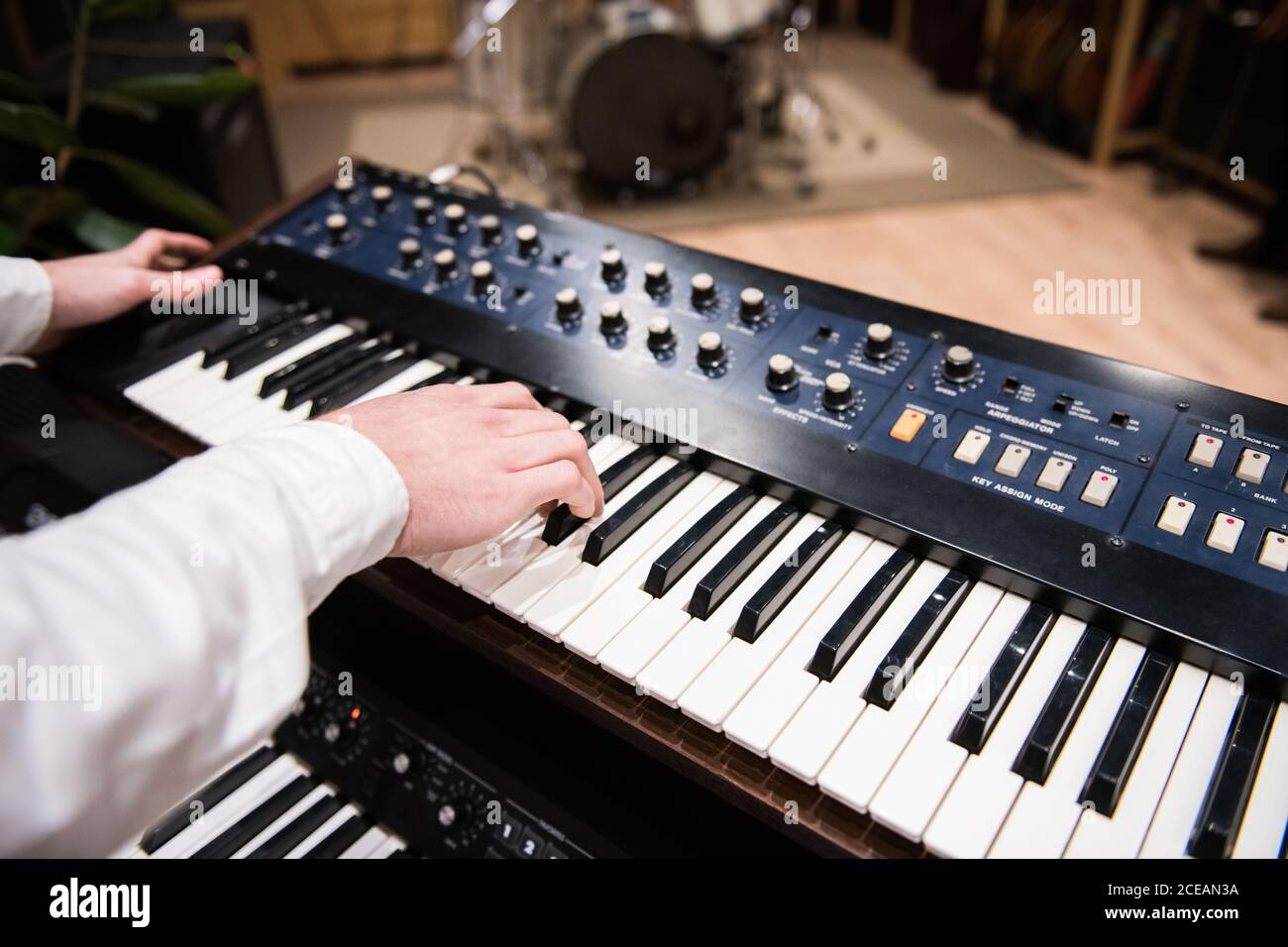 Faceless man hi-res stock photography and images - Alamy