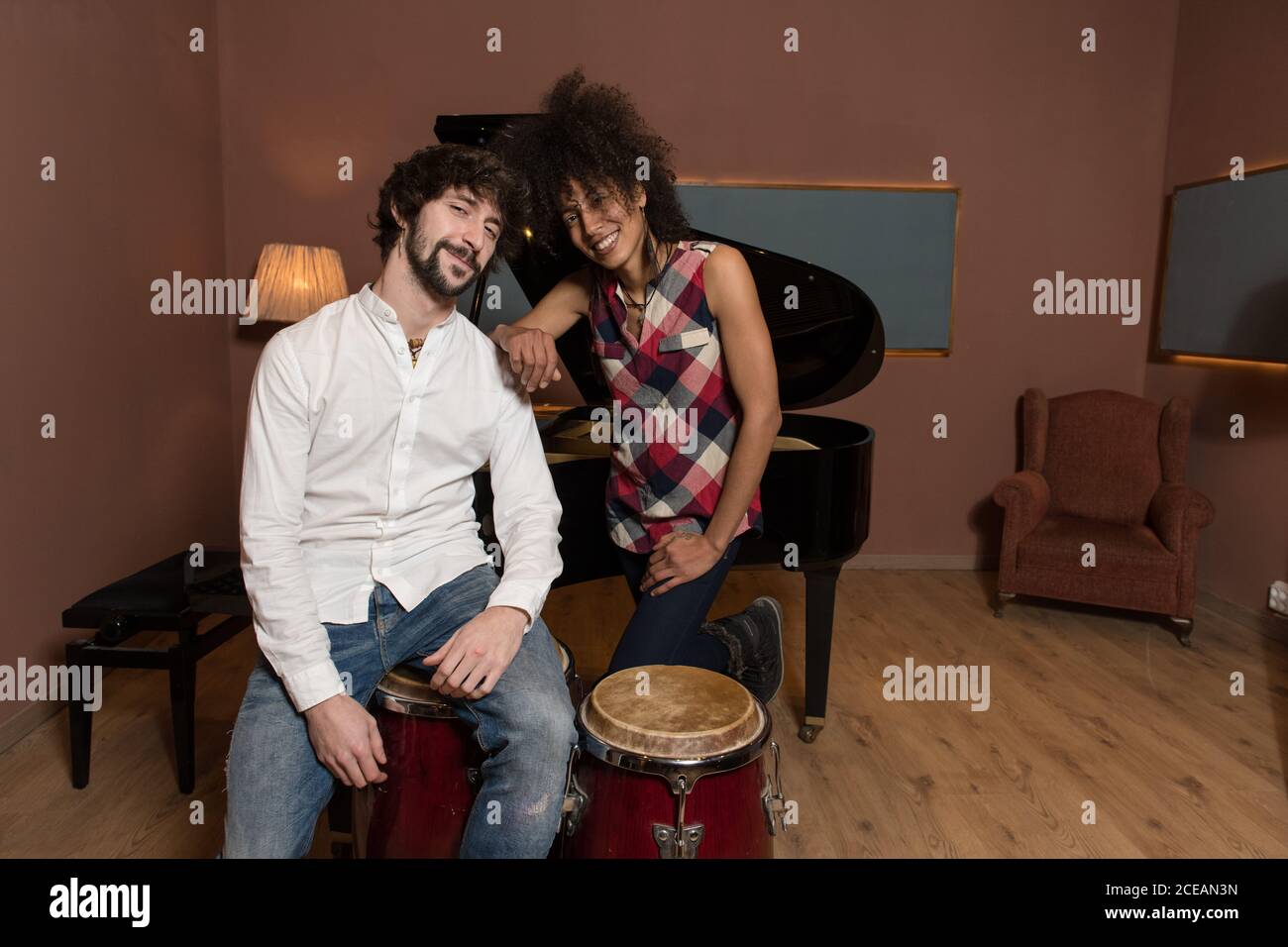 Talking drums hi-res stock photography and images - Alamy