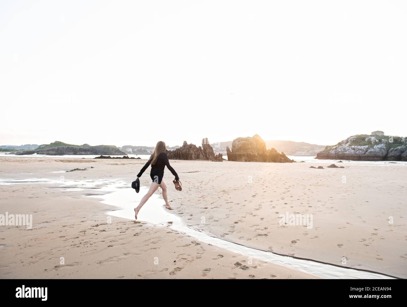 Barefoot lady hi-res stock photography and images - Alamy