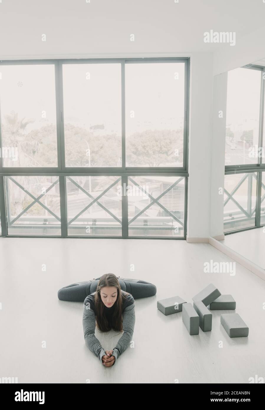 Leg split hi-res stock photography and images - Alamy