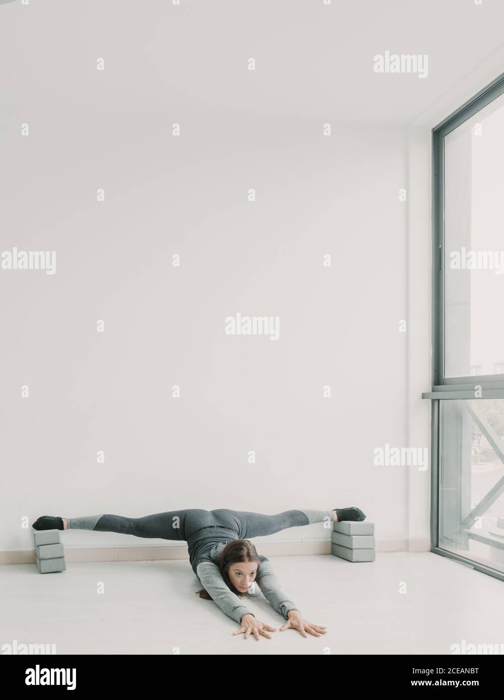 Leg split hi-res stock photography and images - Alamy