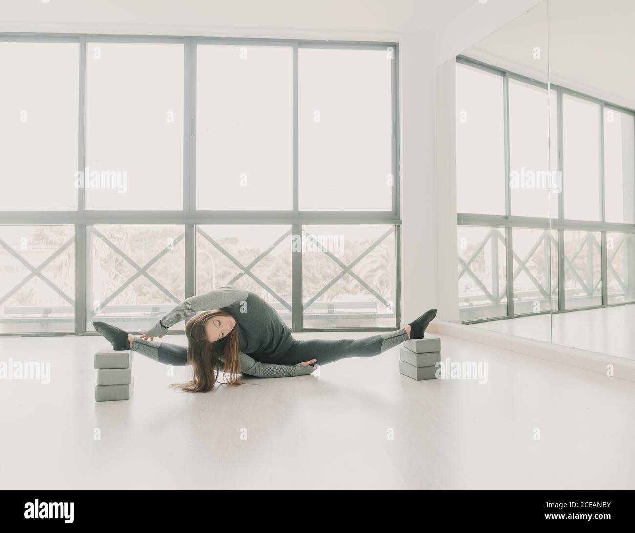 Flexible mirrors hi-res stock photography and images - Alamy