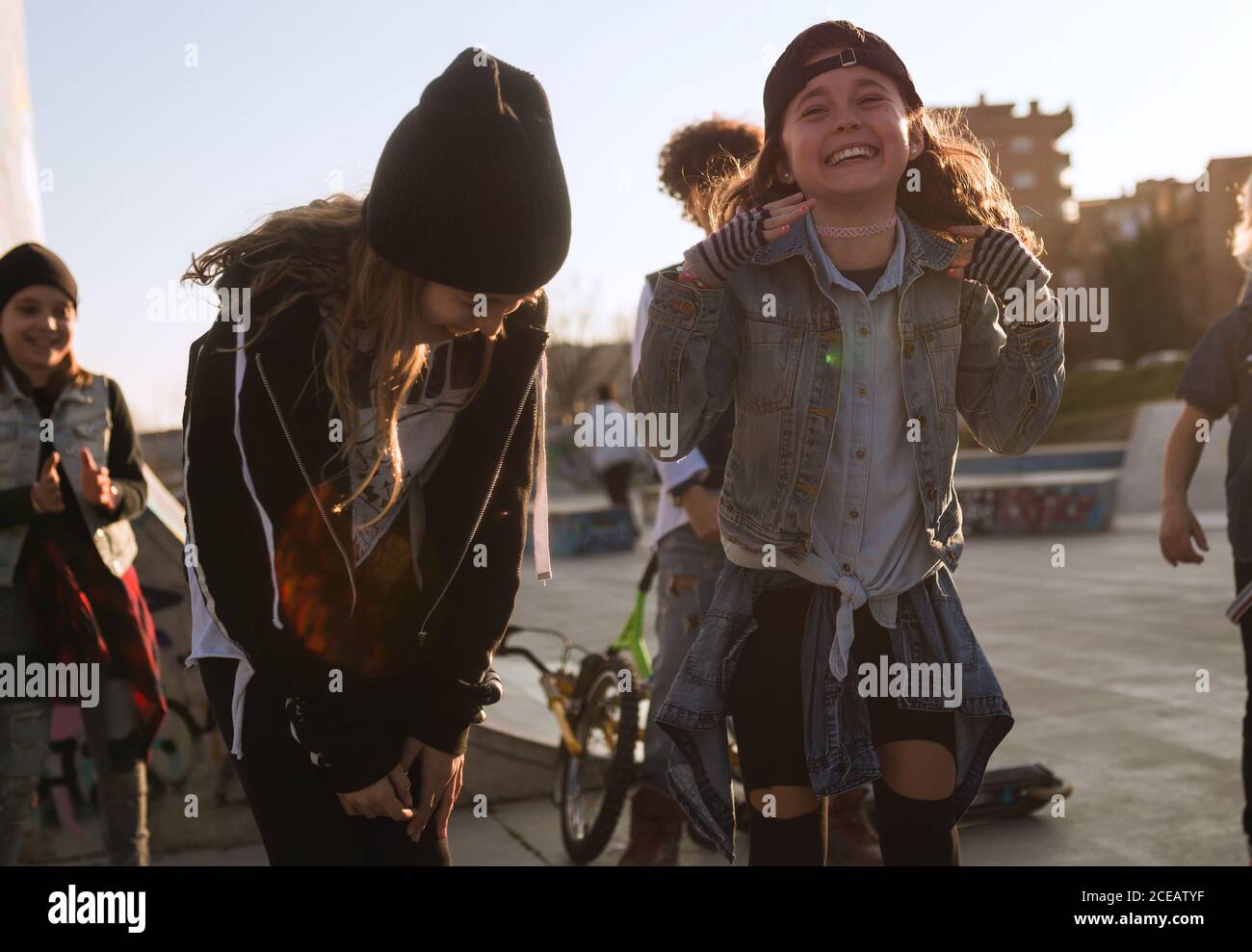 Cool kids dance hi-res stock photography and images - Alamy