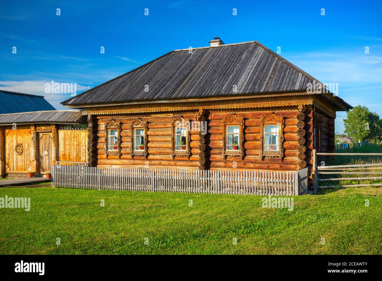 Traditional 19th century russian house hi-res stock photography and ...