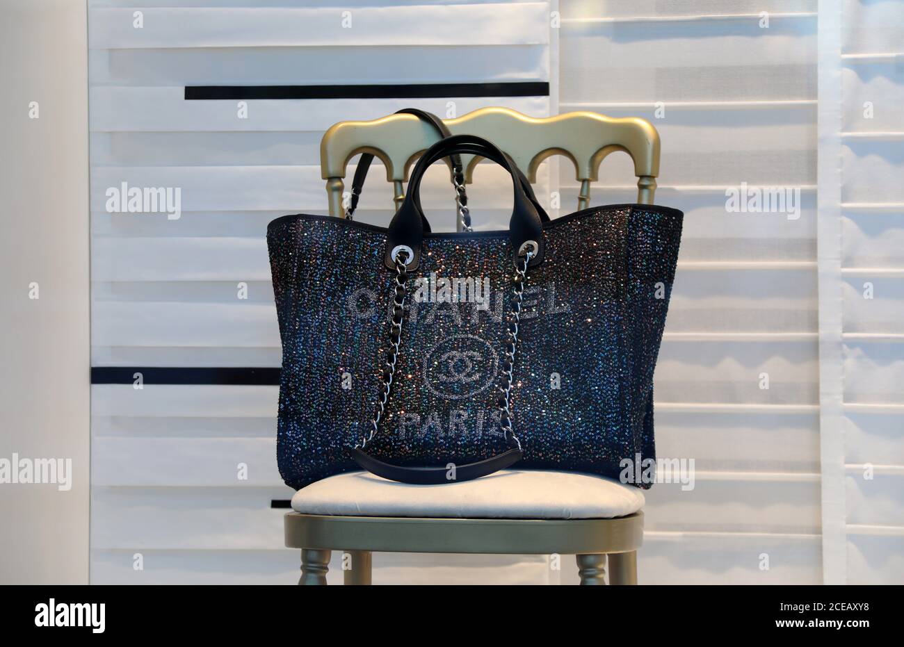 Chanel store window display hi-res stock photography and images - Alamy