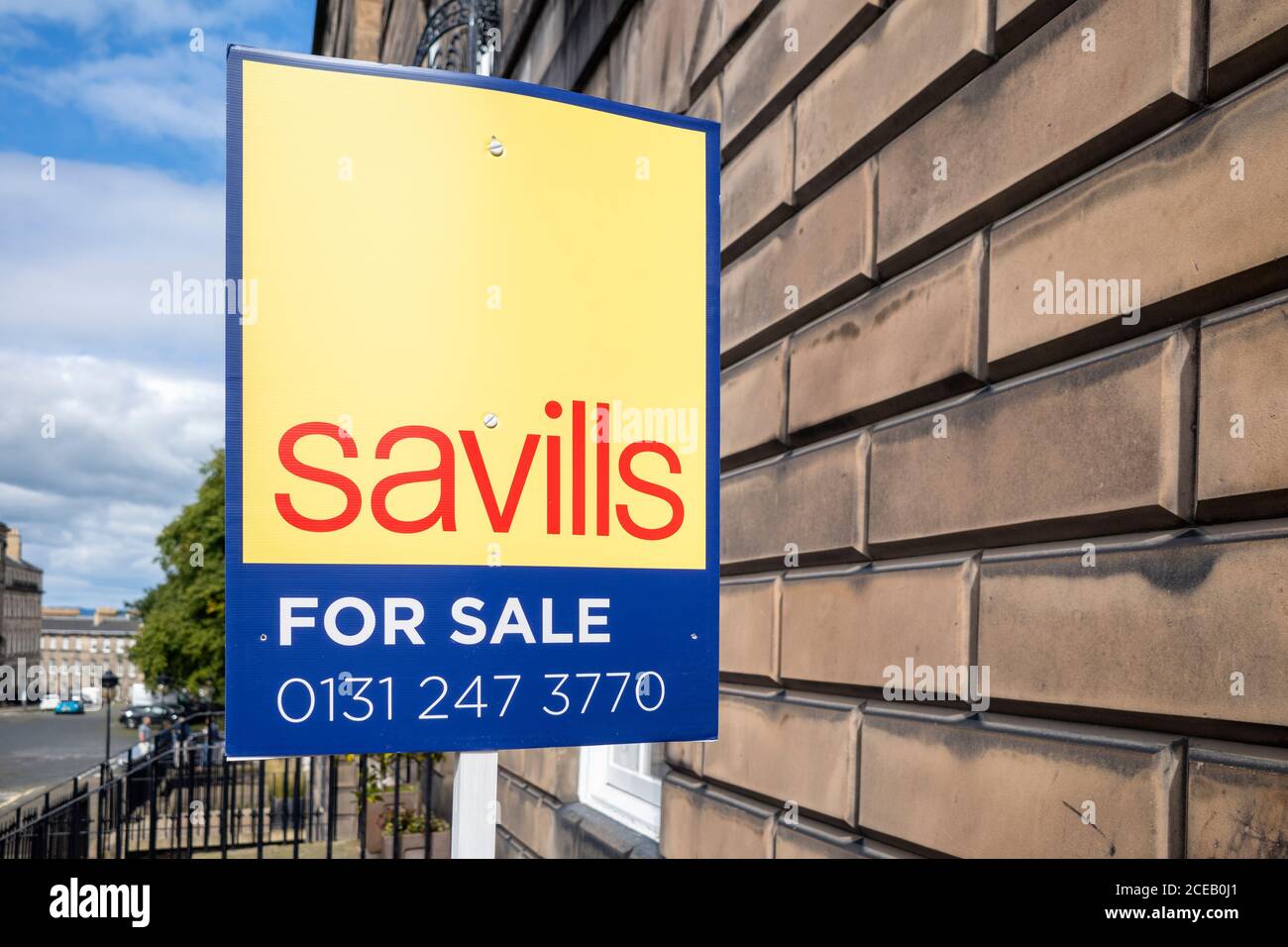 Savills for sale sign hi-res stock photography and images - Alamy