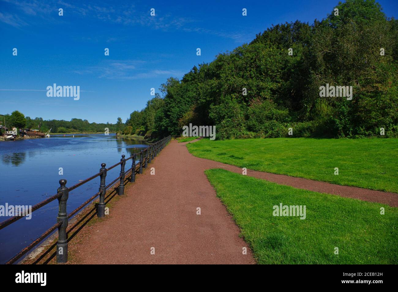 Graden walkway hi-res stock photography and images - Alamy