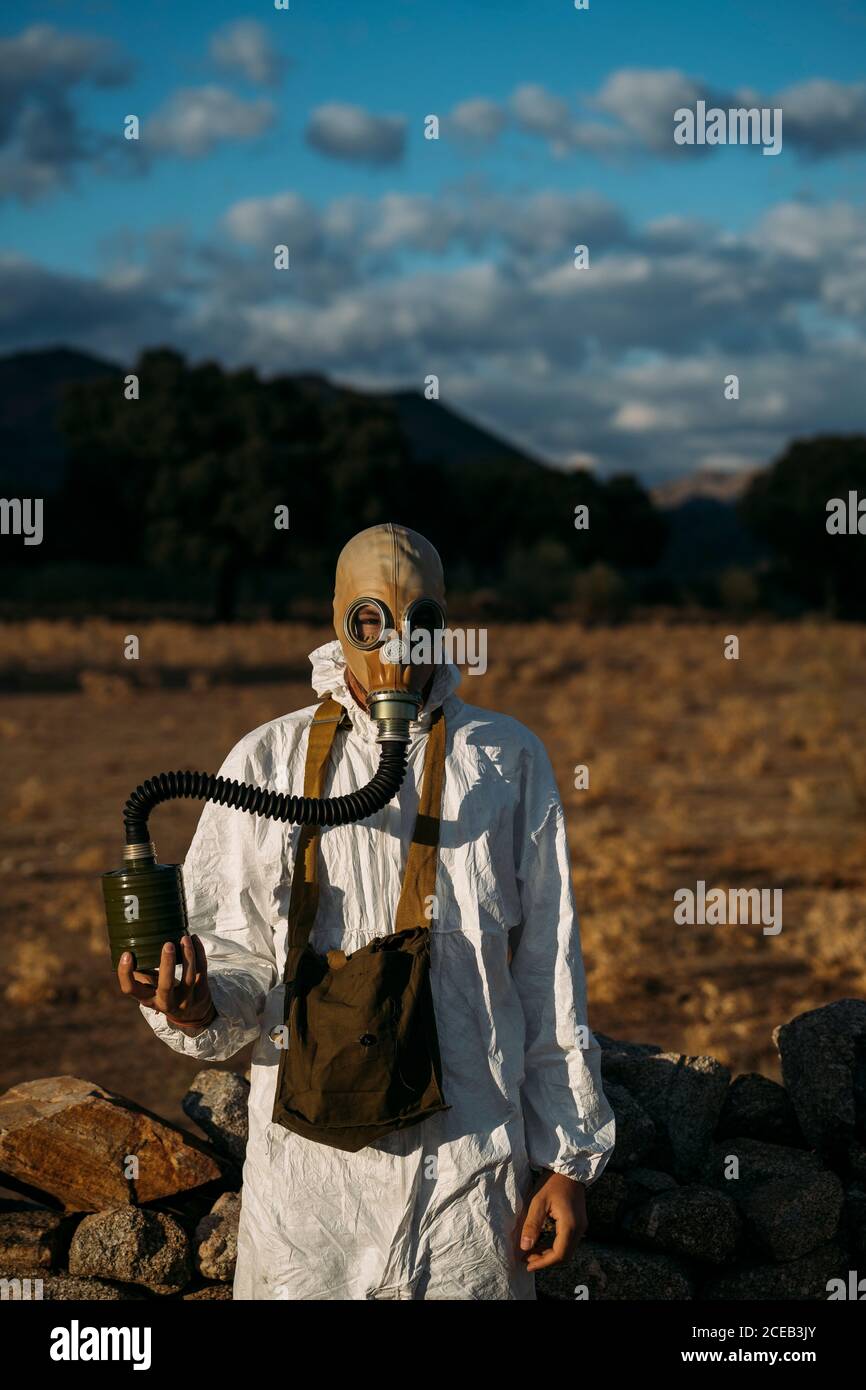 Man with gas mask hi-res stock photography and images - Alamy