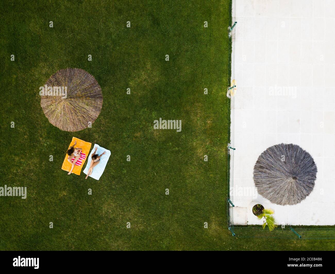 Drone shot of swimming pool hi-res stock photography and images - Alamy