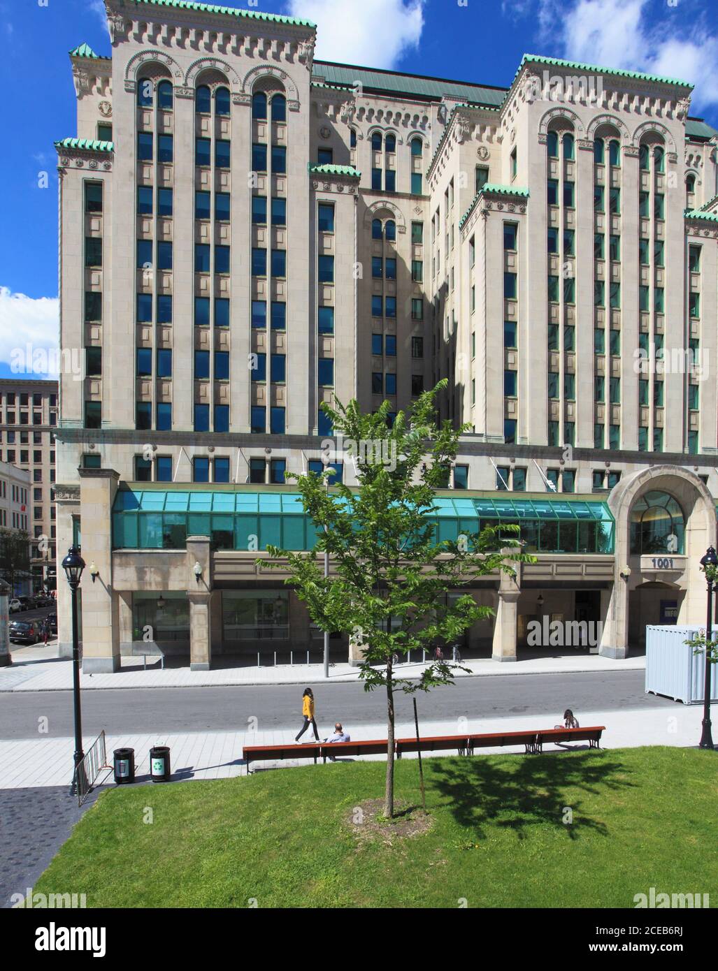 Canada, Quebec, Montreal, Dorchester Square, Dominion Square Building ...