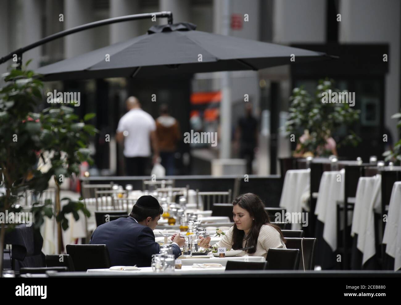 Curbside dining hi-res stock photography and images - Alamy