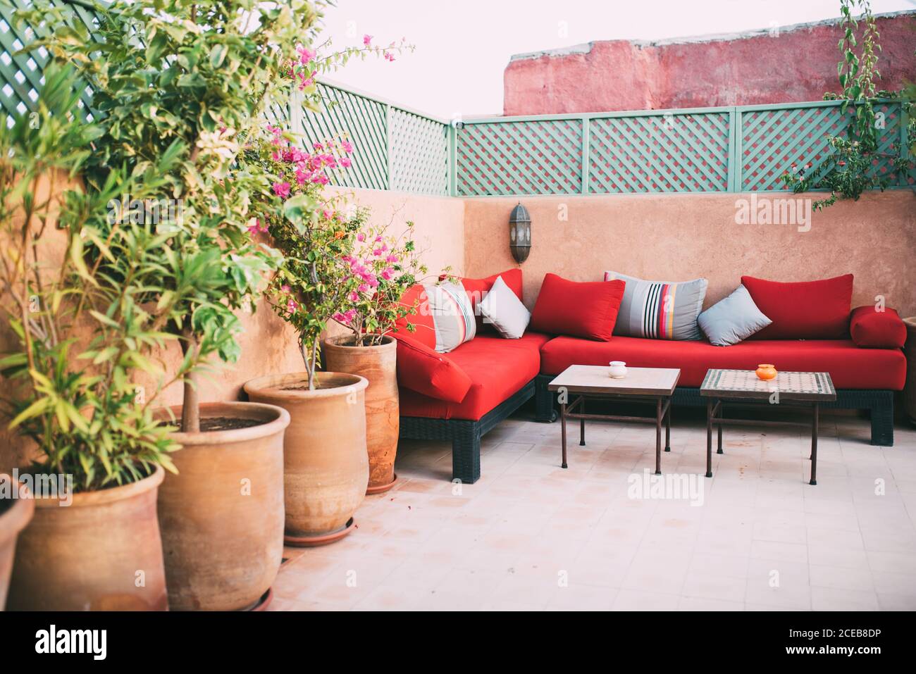 Ornate rooftop decoration hi-res stock photography and images - Alamy