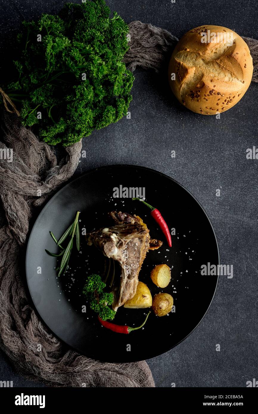 Roasted lamb leg from above hi-res stock photography and images - Alamy