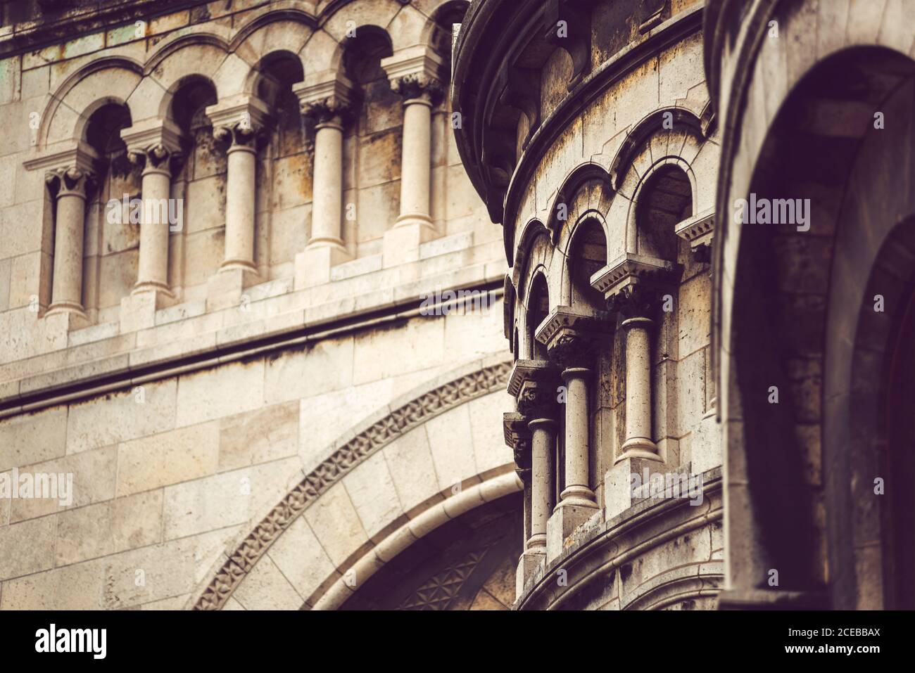 Ornamental wall of old stone building in Paris Stock Photo - Alamy