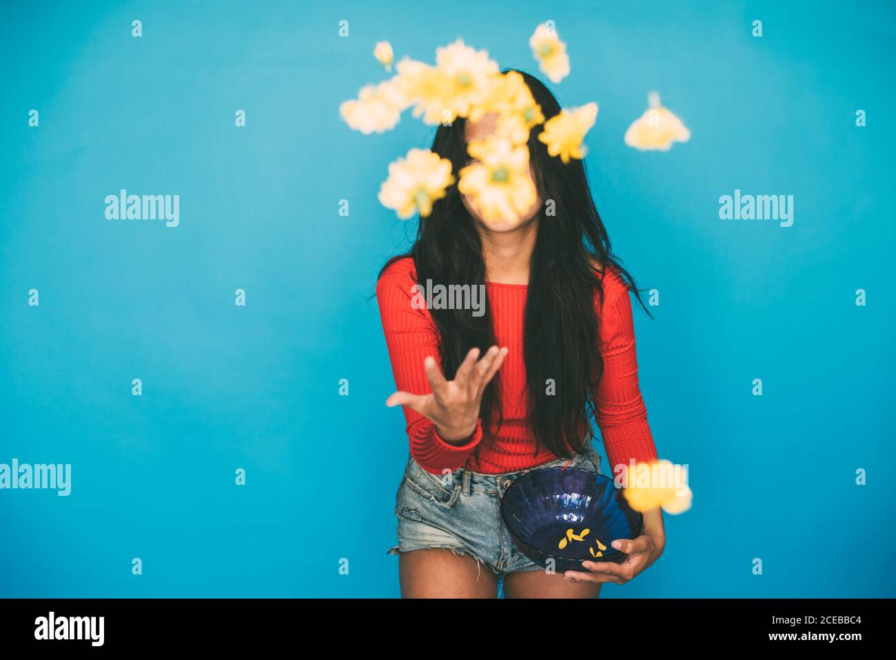 Throwing flowers hi-res stock photography and images - Alamy