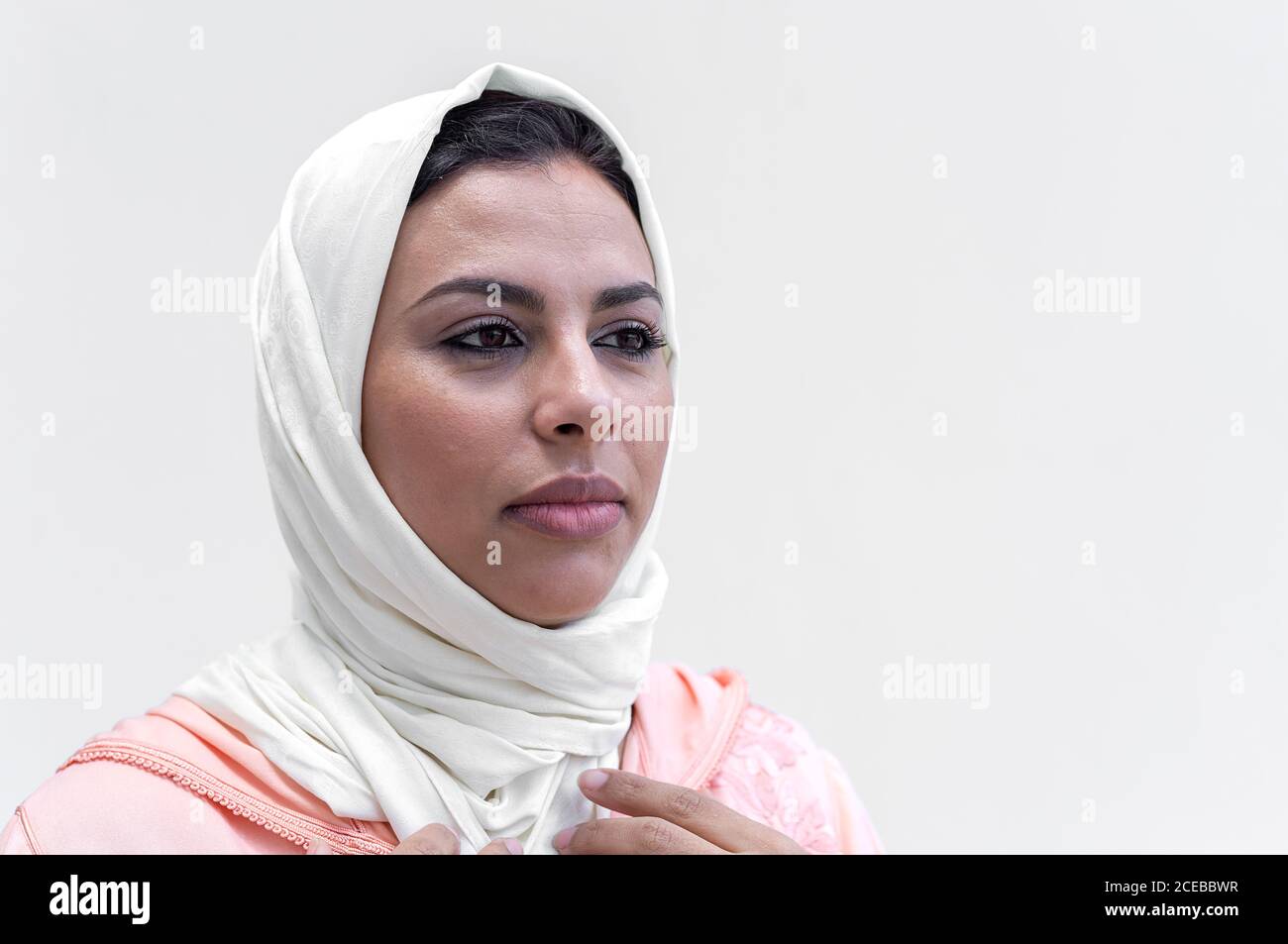 Nice Moroccan Woman with hijab and typical Arabic dress Stock Photo - Alamy