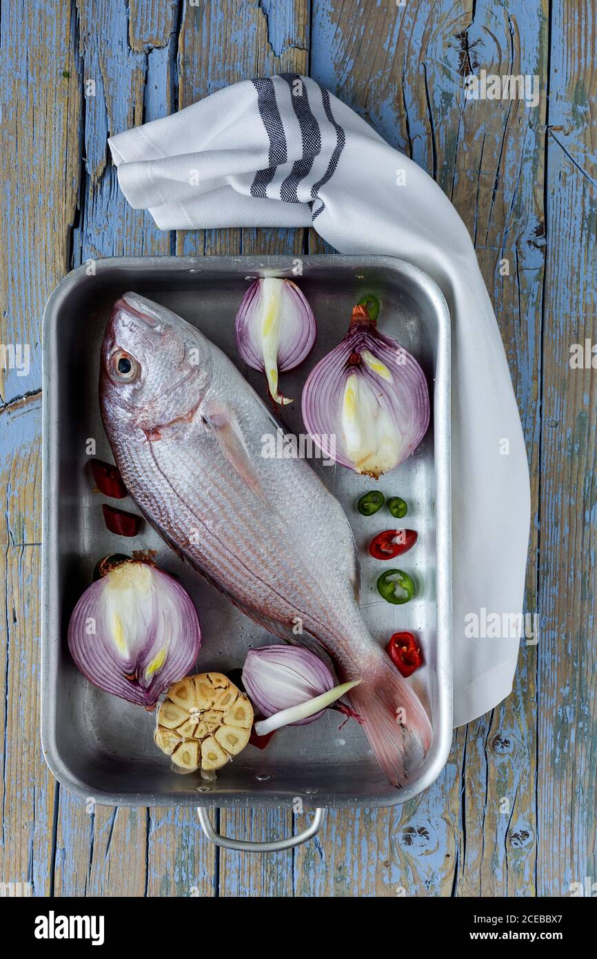 Baking fish and vegetables hi-res stock photography and images - Alamy