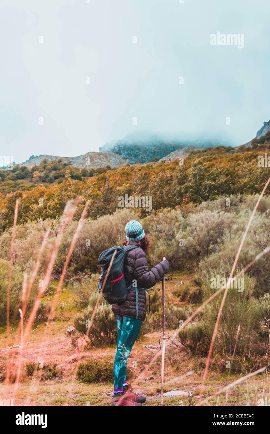 Person backpack back view hi-res stock photography and images - Alamy