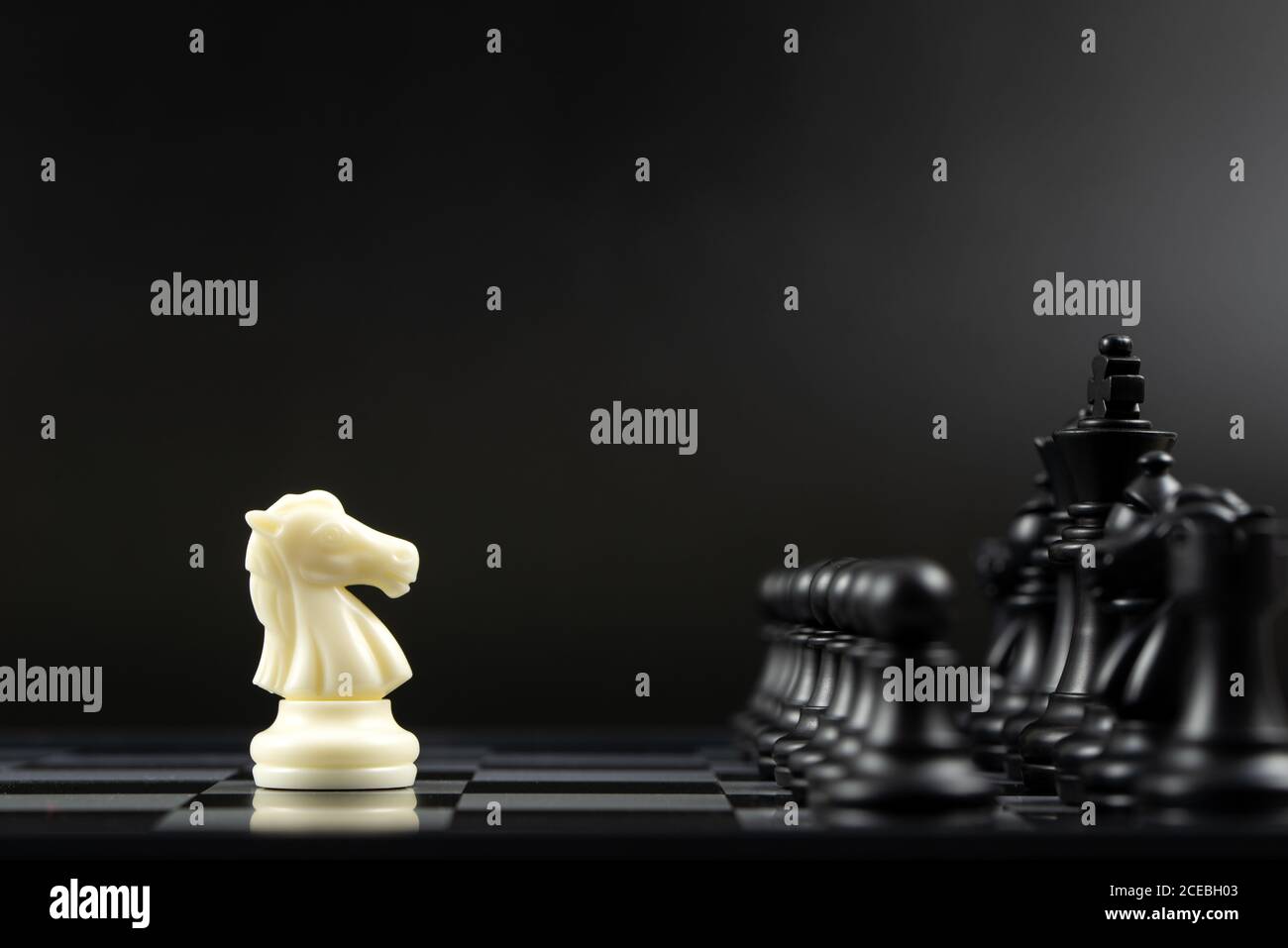 White knight chess piece hi-res stock photography and images - Alamy