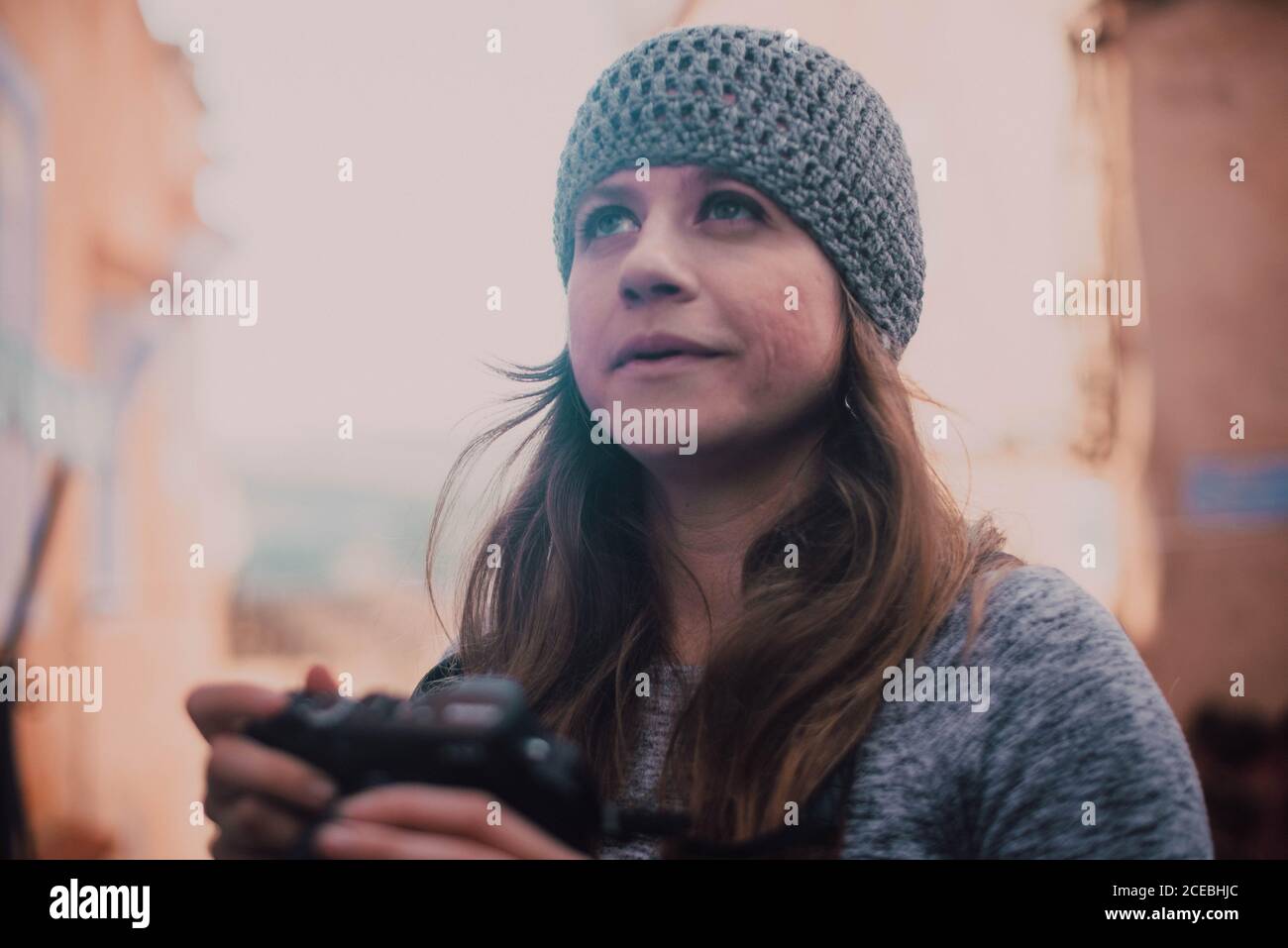 Arabic woman photographer hi-res stock photography and images - Alamy