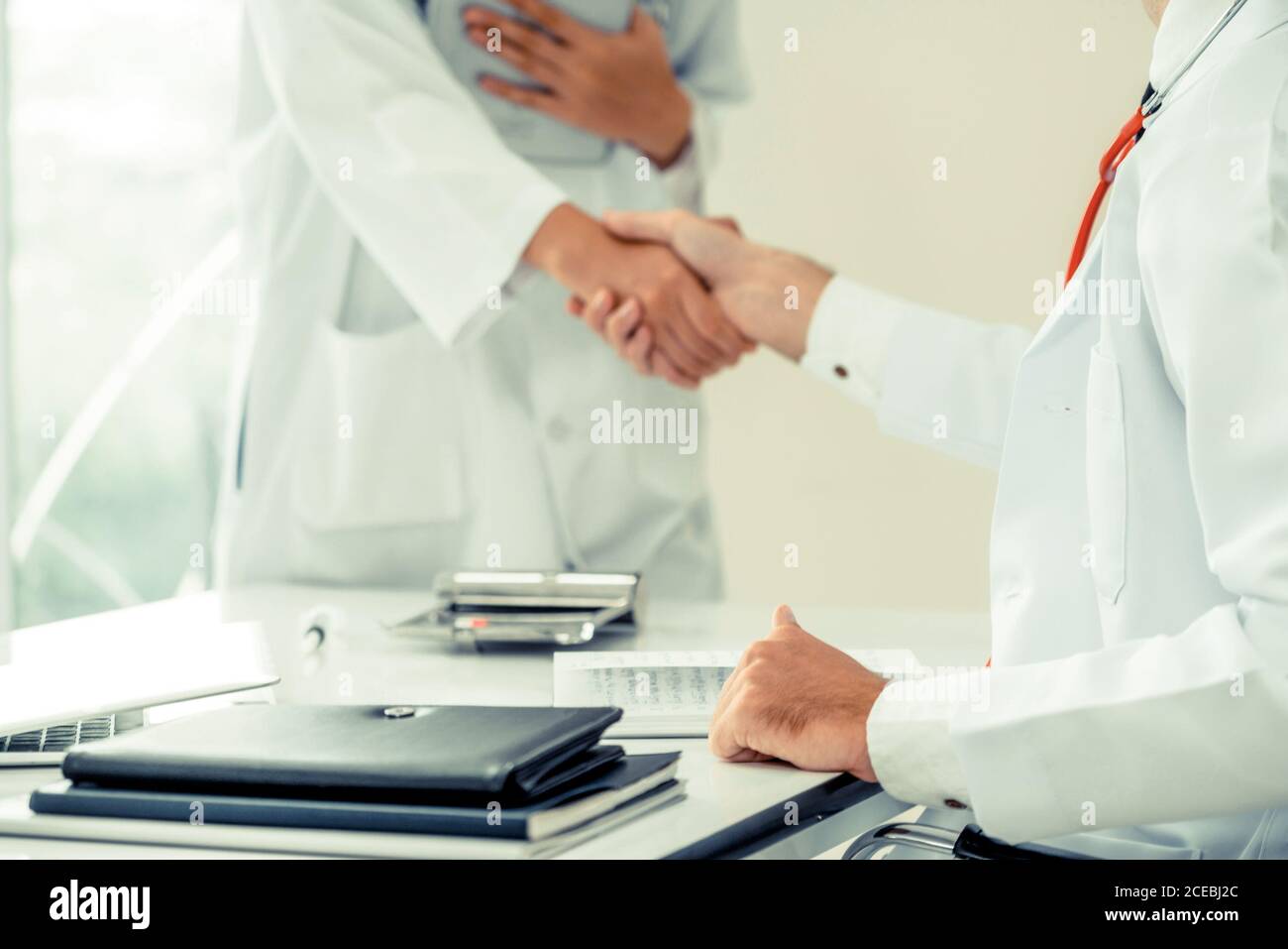 Doctor patient collaboration hi-res stock photography and images - Alamy