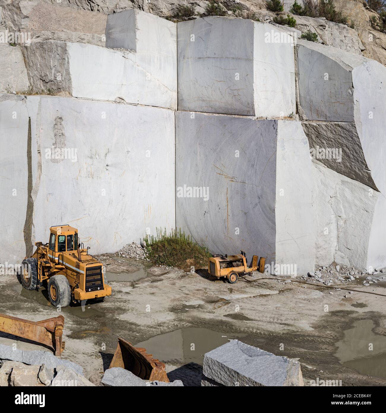 Heavy stone walls hi-res stock photography and images - Alamy