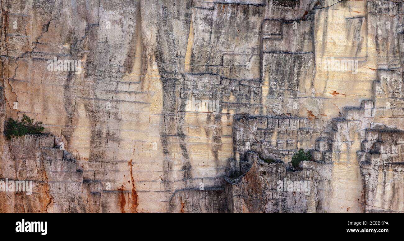 Rough wall of stone quarry Stock Photo - Alamy