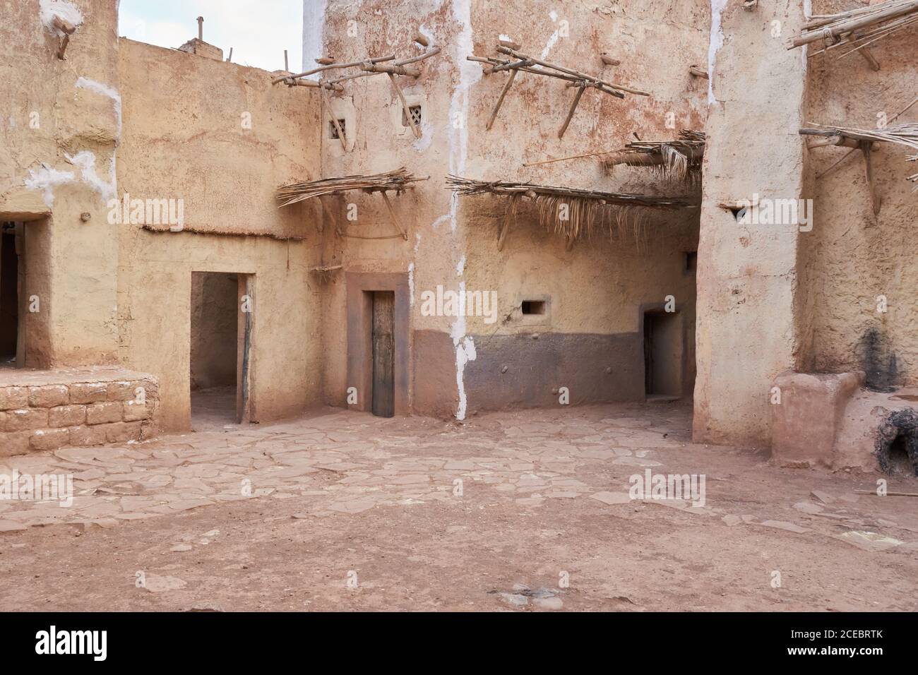 Poor street hi-res stock photography and images - Alamy