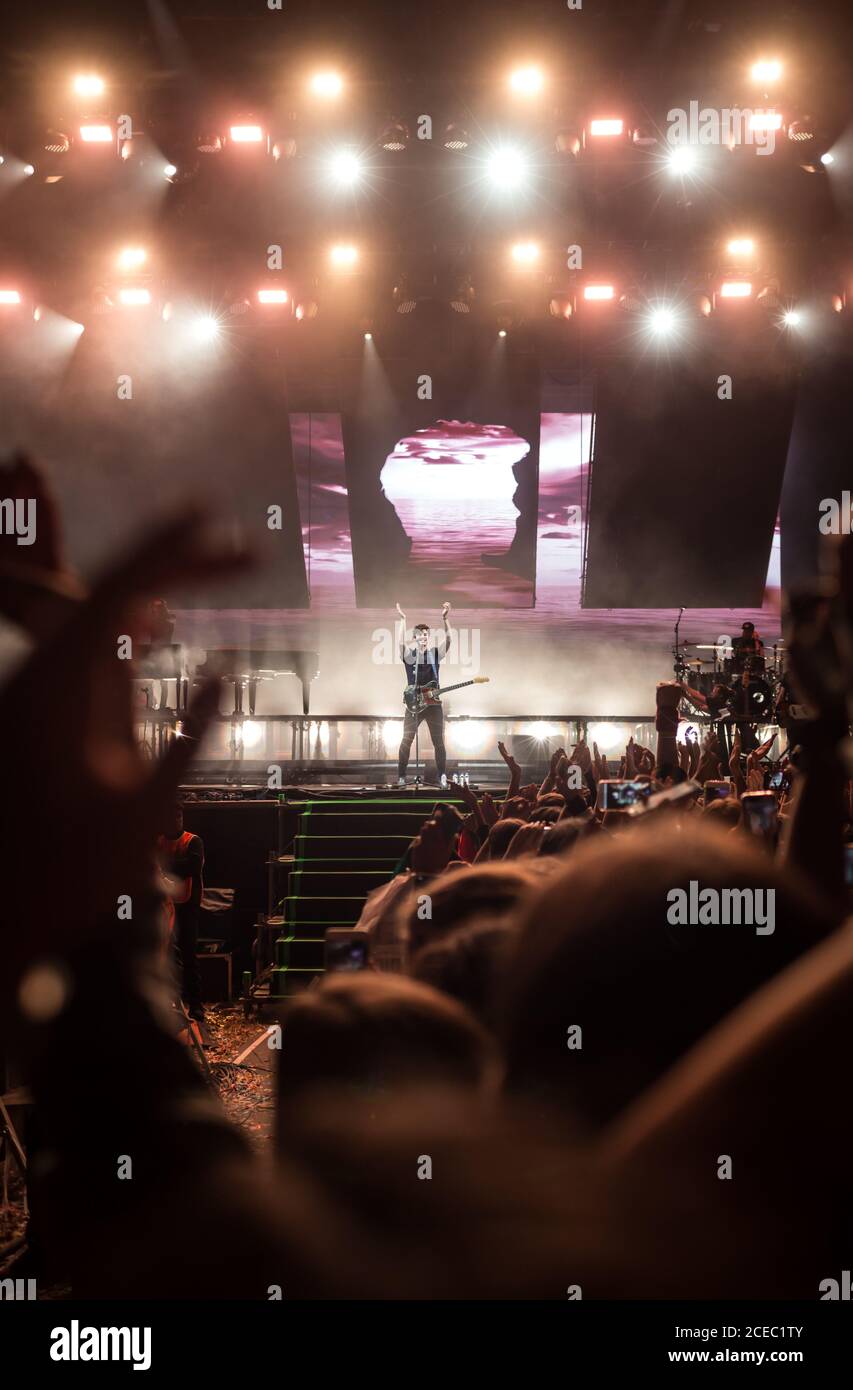 Singing man hi-res stock photography and images - Alamy