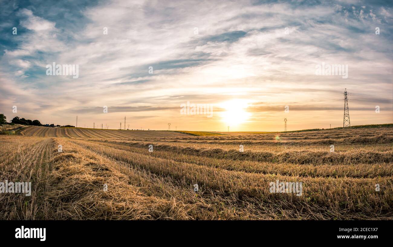 Beautiful sky sunset rural hi-res stock photography and images - Alamy