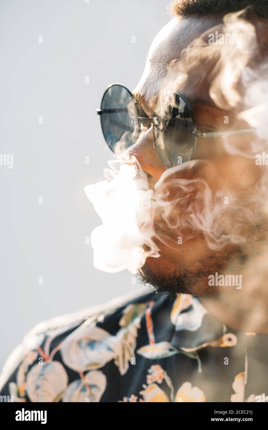 African man smoking hookah hi-res stock photography and images - Alamy