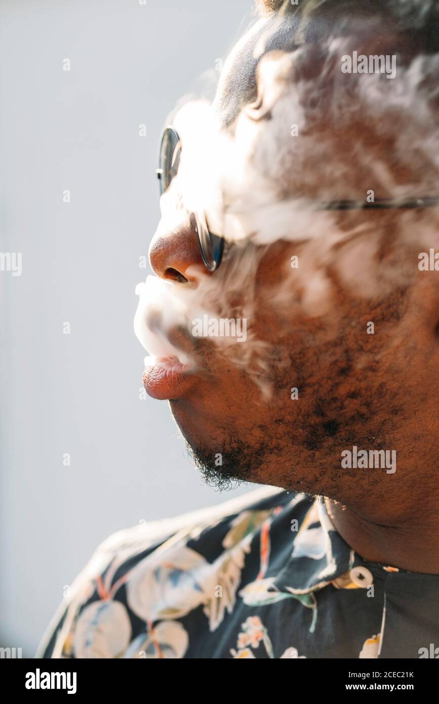Cigarrete smoke hi-res stock photography and images - Alamy