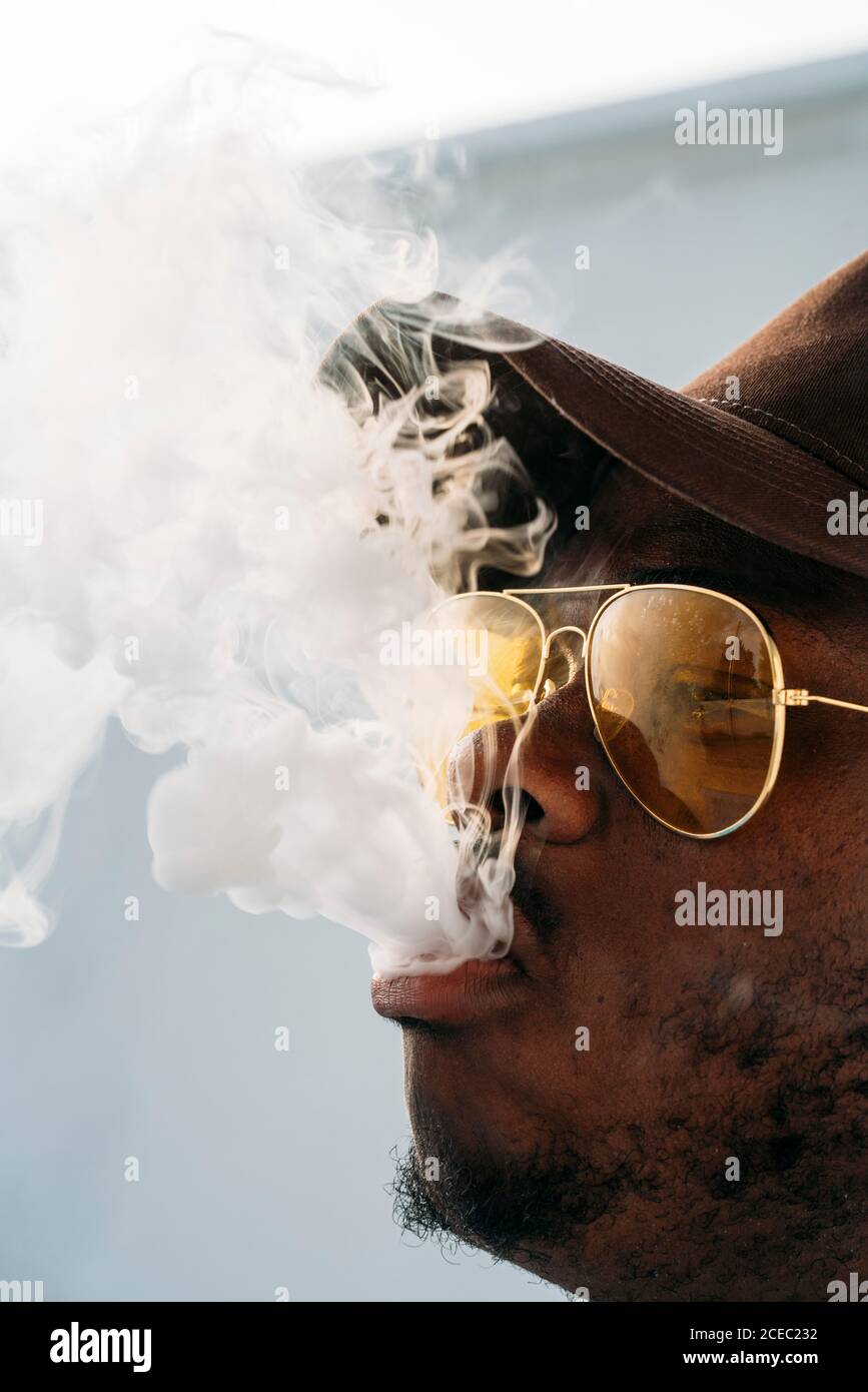 Electronic cigarrete hi-res stock photography and images - Alamy