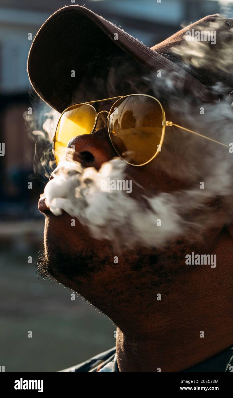 African man smoking hookah hi-res stock photography and images - Alamy