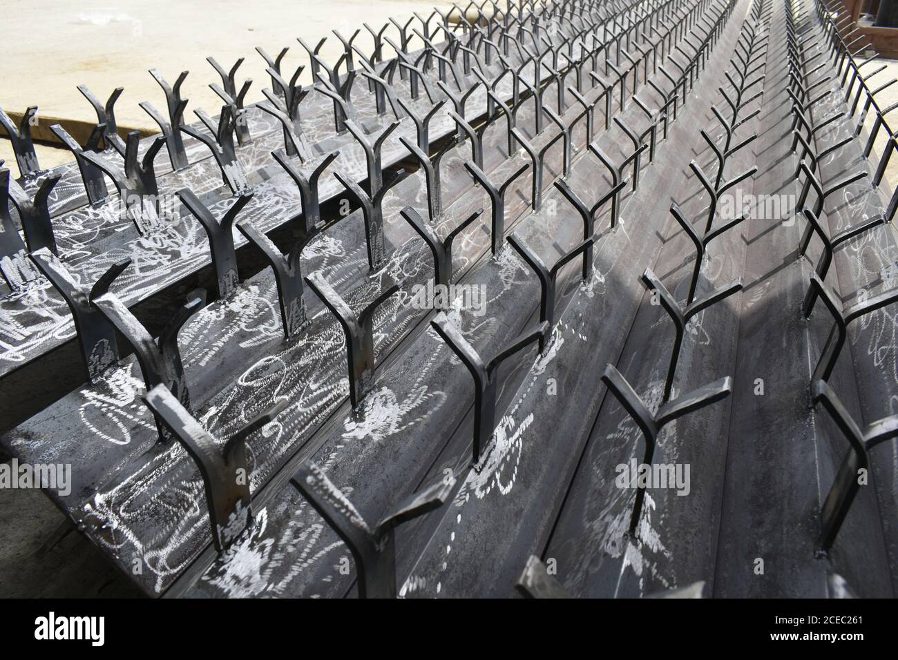 Steel angles with hundreds of support cleat Stock Photo - Alamy