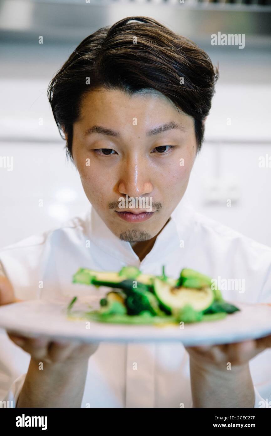 Japanese cook with food plate Stock Photo - Alamy