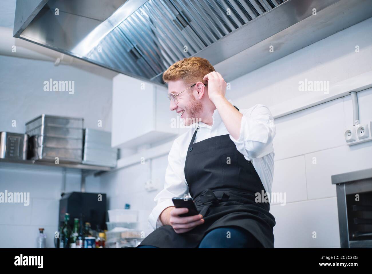 Cook uniform hi-res stock photography and images - Alamy