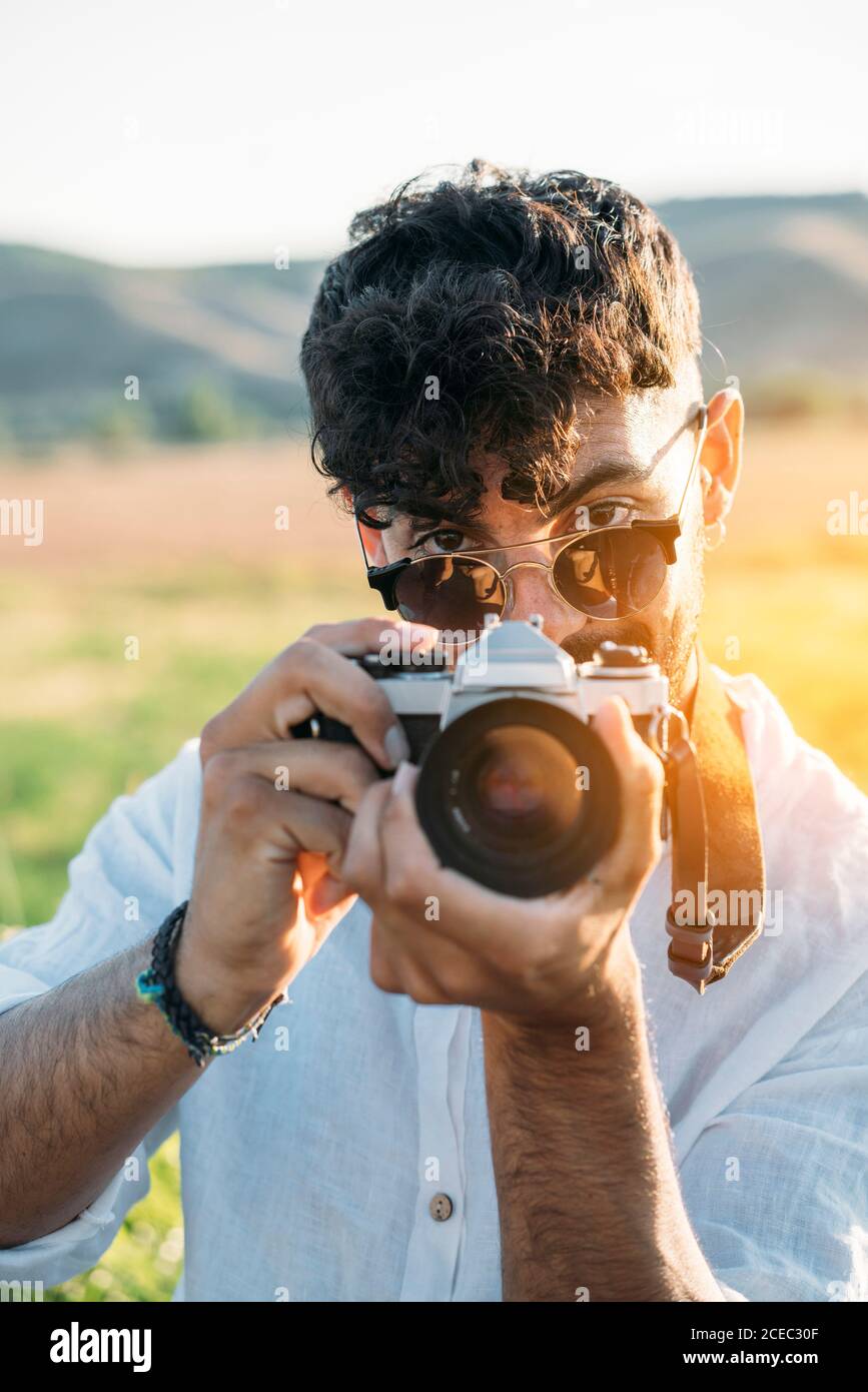 Retro guy hi-res stock photography and images - Alamy