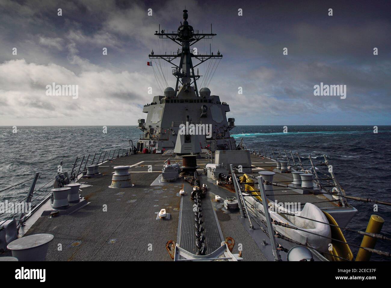 Uss halsey ddg 97 hi-res stock photography and images - Alamy