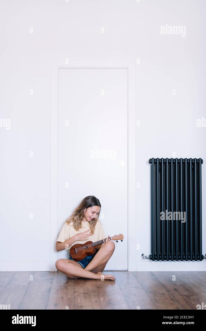 Pretty young woman ukulele hi-res stock photography and images - Alamy