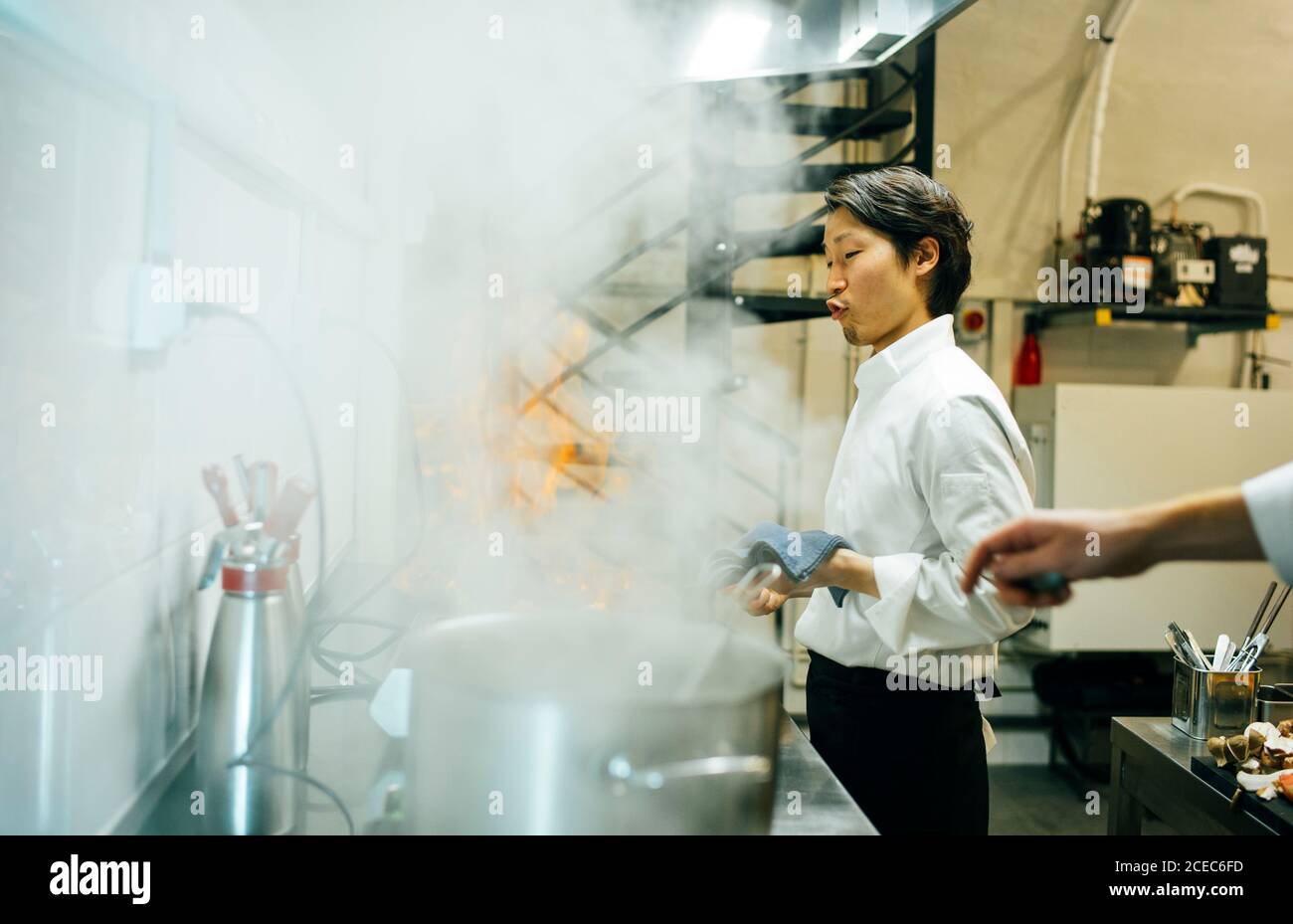 The cook making a flambe Stock Photo - Alamy