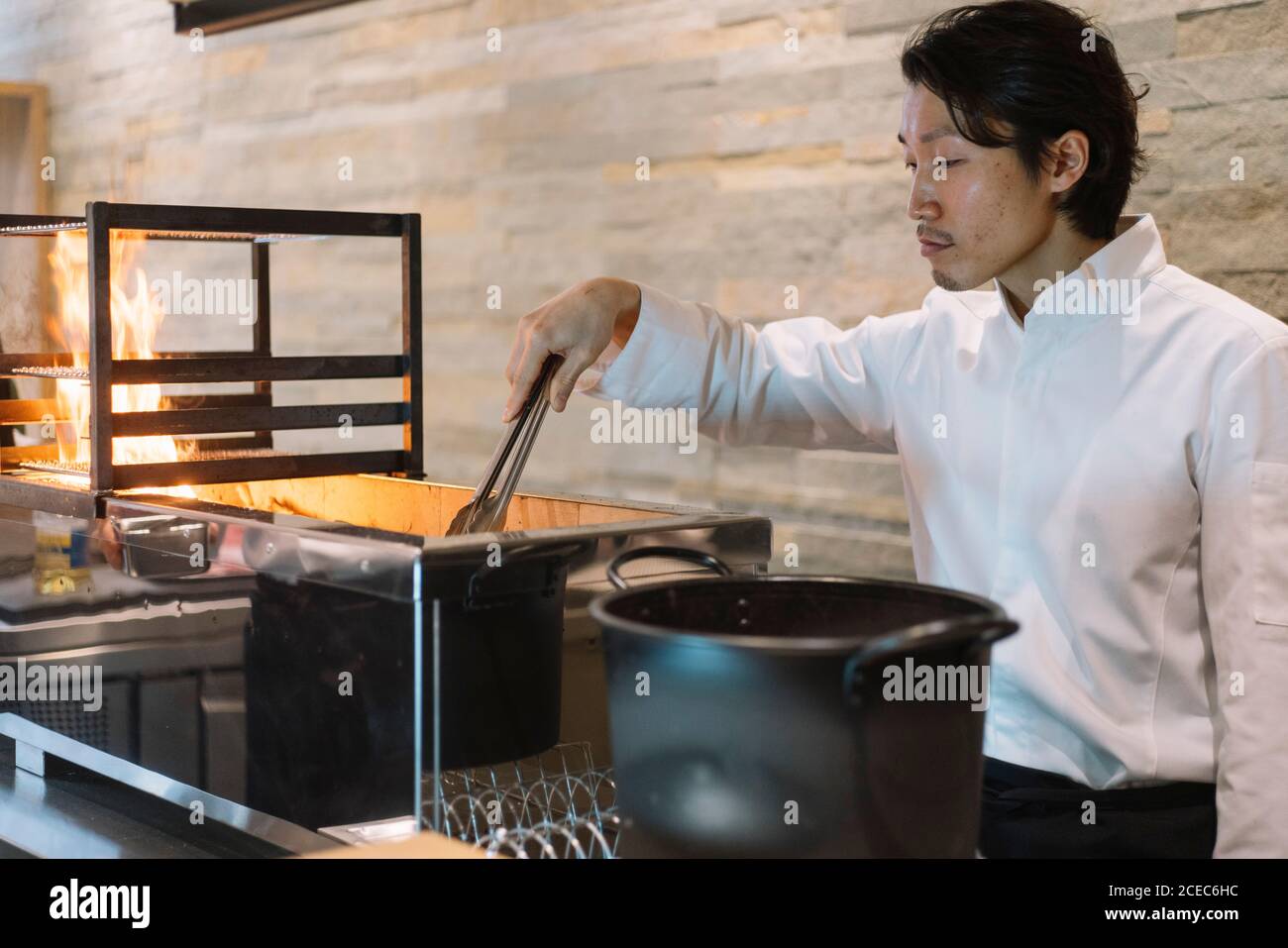 Chef cooking in restaurant preparing coal Stock Photo - Alamy