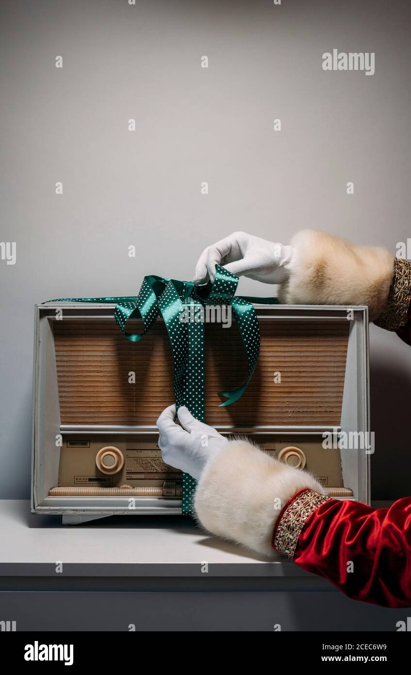 Santa claus vintage radio hi-res stock photography and images - Alamy