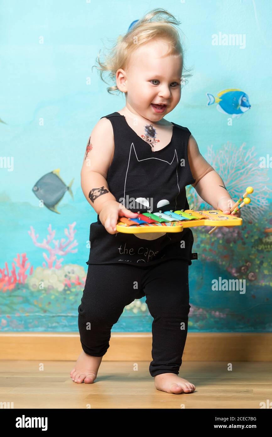 Cool toddler hi-res stock photography and images - Alamy