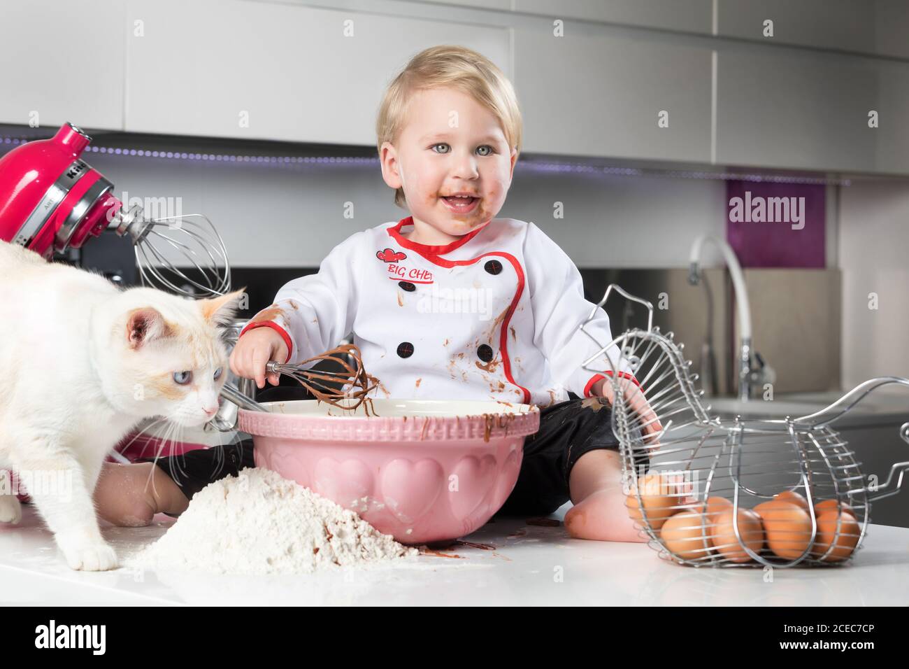 Messy table hi-res stock photography and images - Alamy