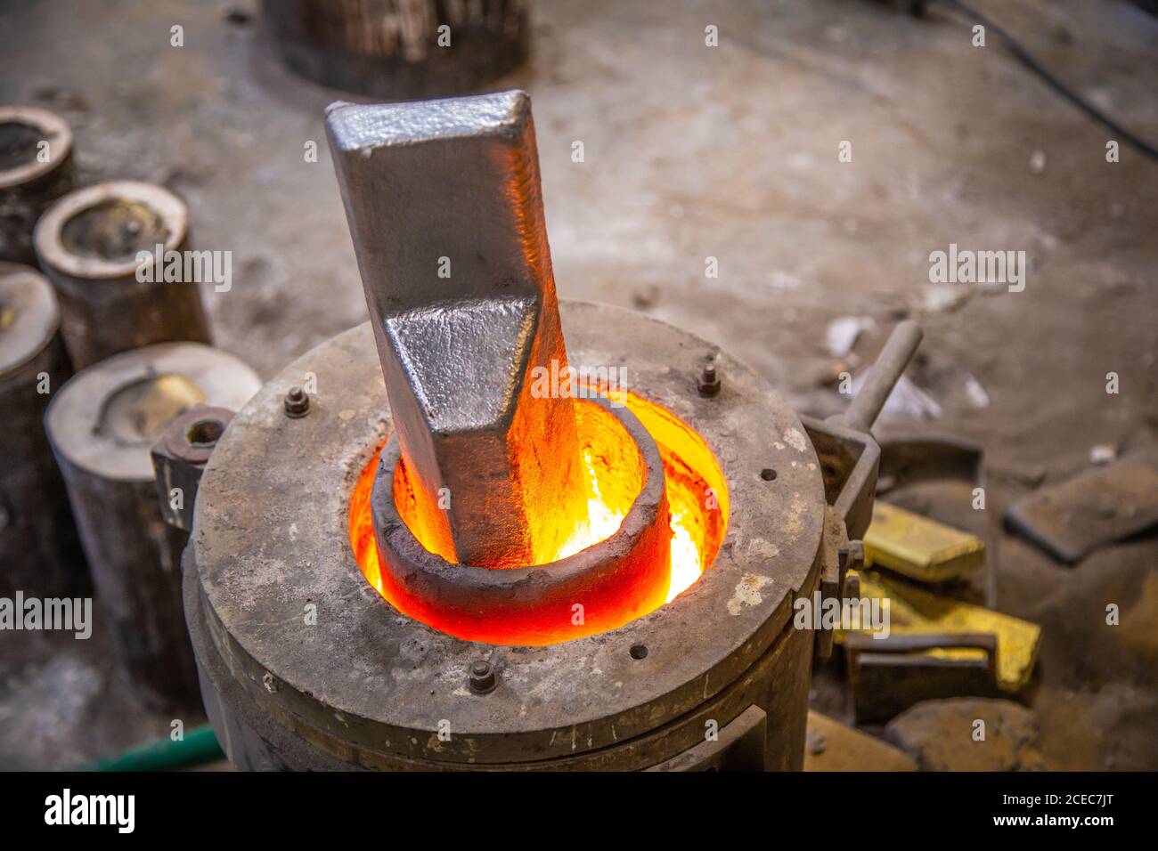 Metal ware heating in crucible hi-res stock photography and images - Alamy
