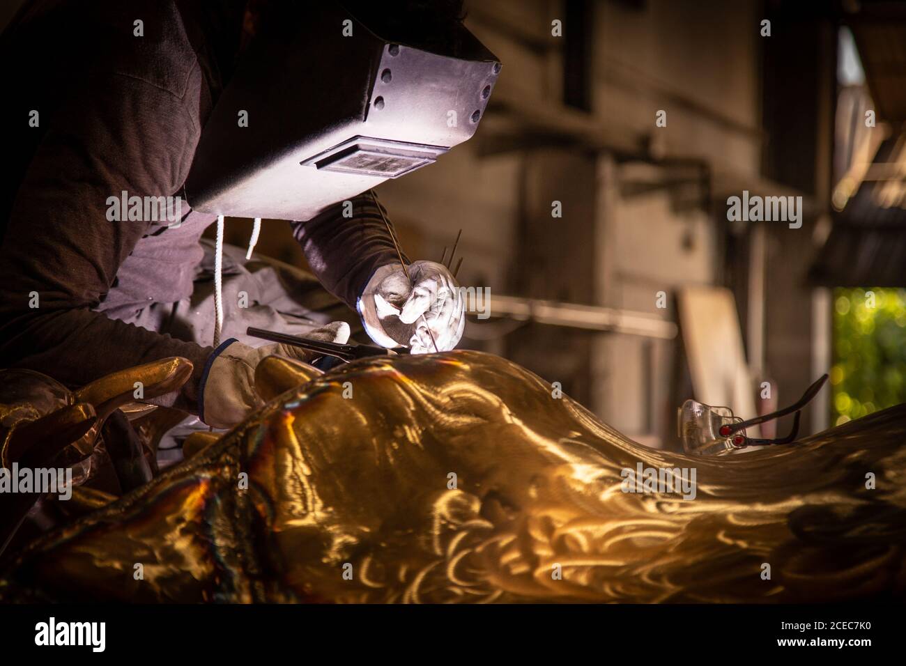 Side view welding metal hi-res stock photography and images - Alamy