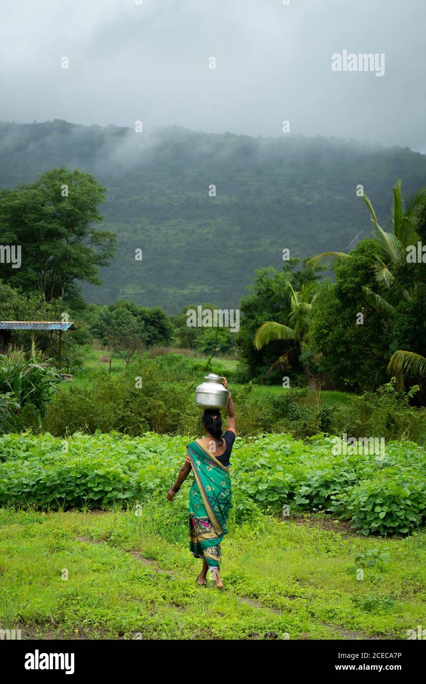 Rural indian village woman walking hi-res stock photography and images ...