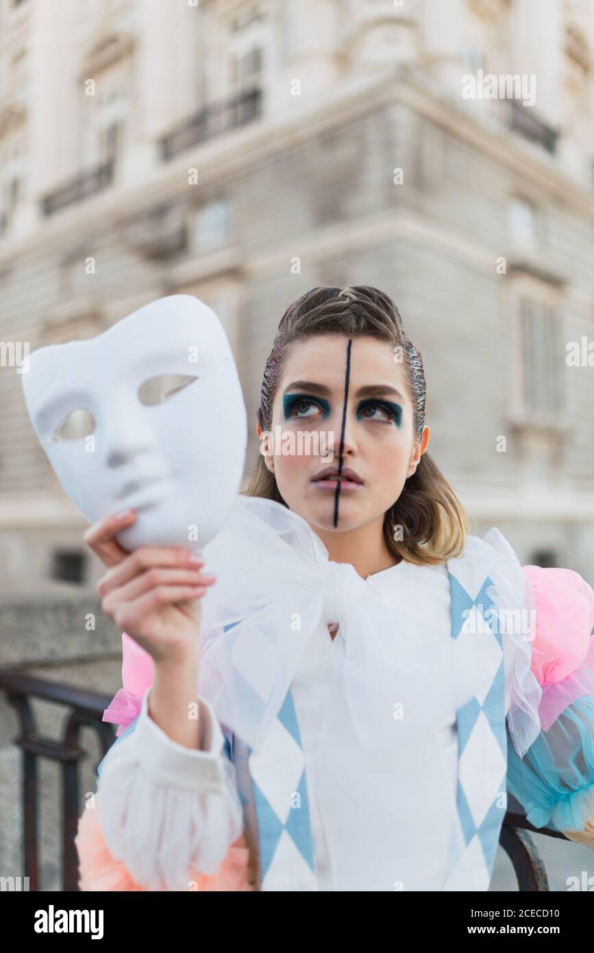 Acting mask hi-res stock photography and images - Alamy